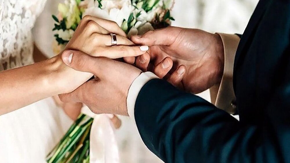 ازدواج همزمان پسر بد قیافه با دو دختر خوشگل در یک شب در غرب ایران عکس