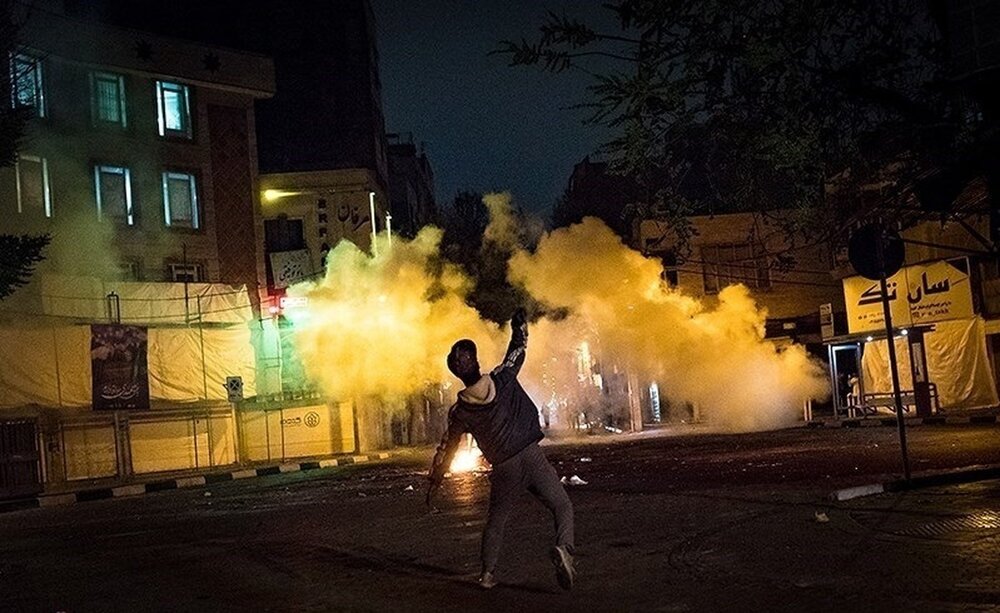 لحظه انفجار یک خودرو آتشنشانی در اثر برخورد نارنجک دستساز فیلم