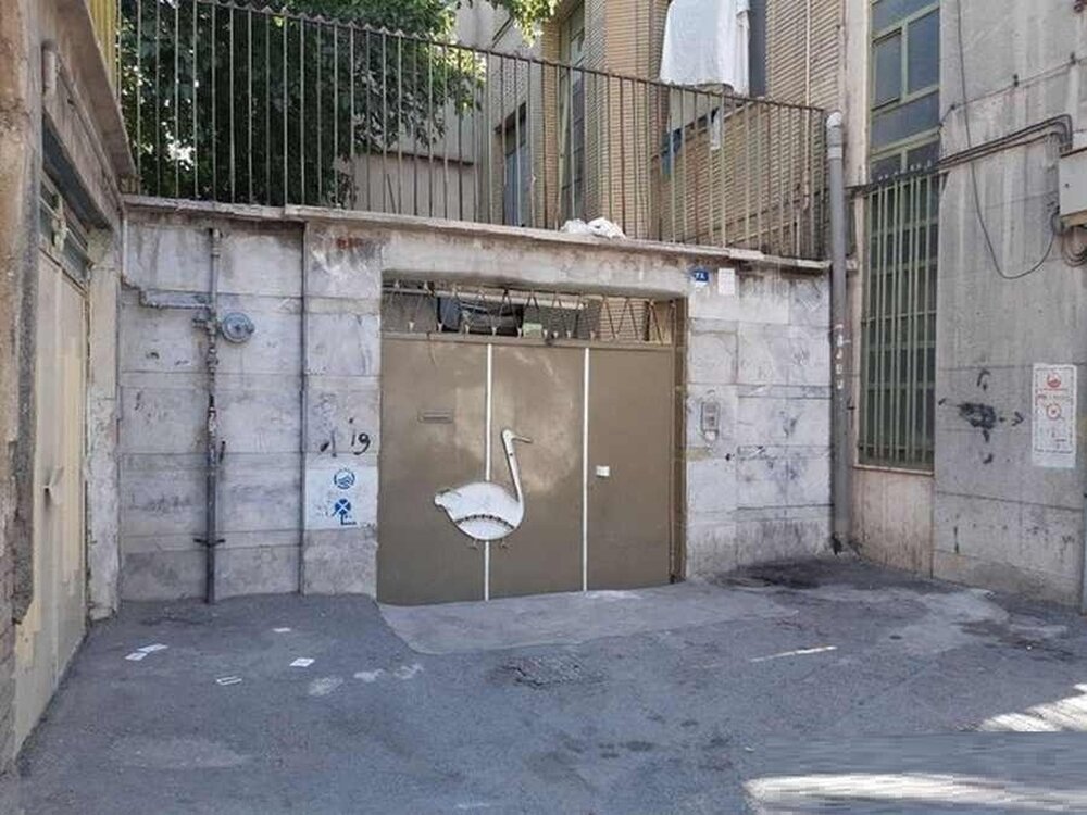 تخریب خانه فروغ فرخزاد با نارنجک های چهارشنبه سوری عکس