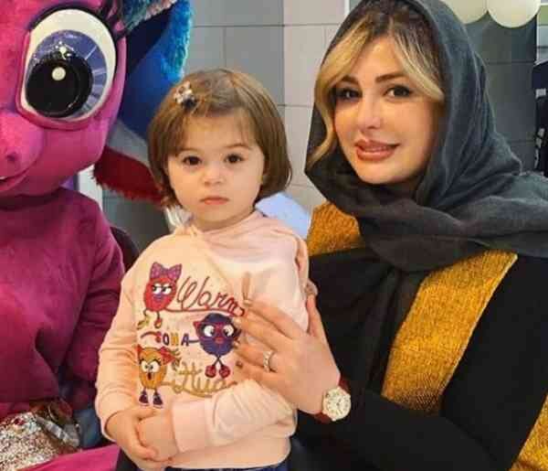 عکس جدید نیوشا ضیغمی و دختر بامزهش در هواپیما عکس